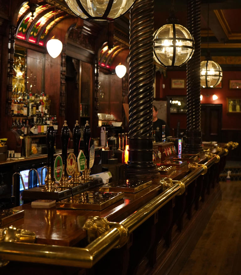 Victoria and Commercial review: This proper Leeds pub has history in ...