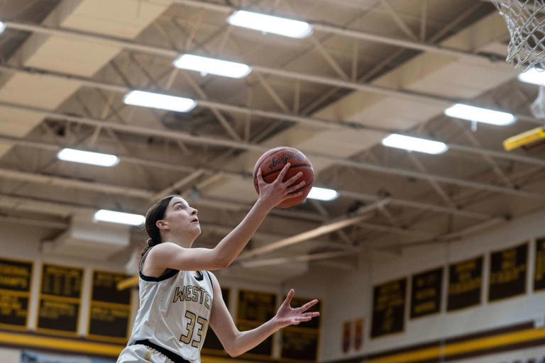 34-point quarter adds to excitement level around Bay City Western girls ...