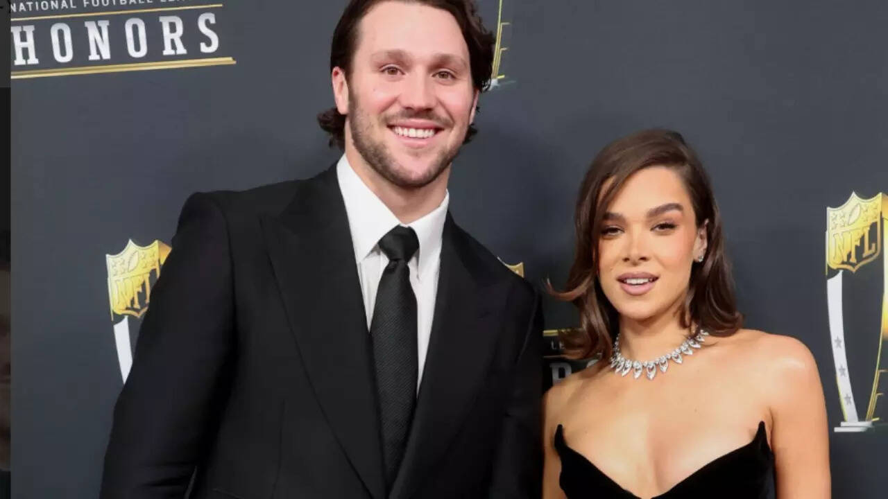 Hailee Steinfeld shares the one Golden Globes moment she was most ...