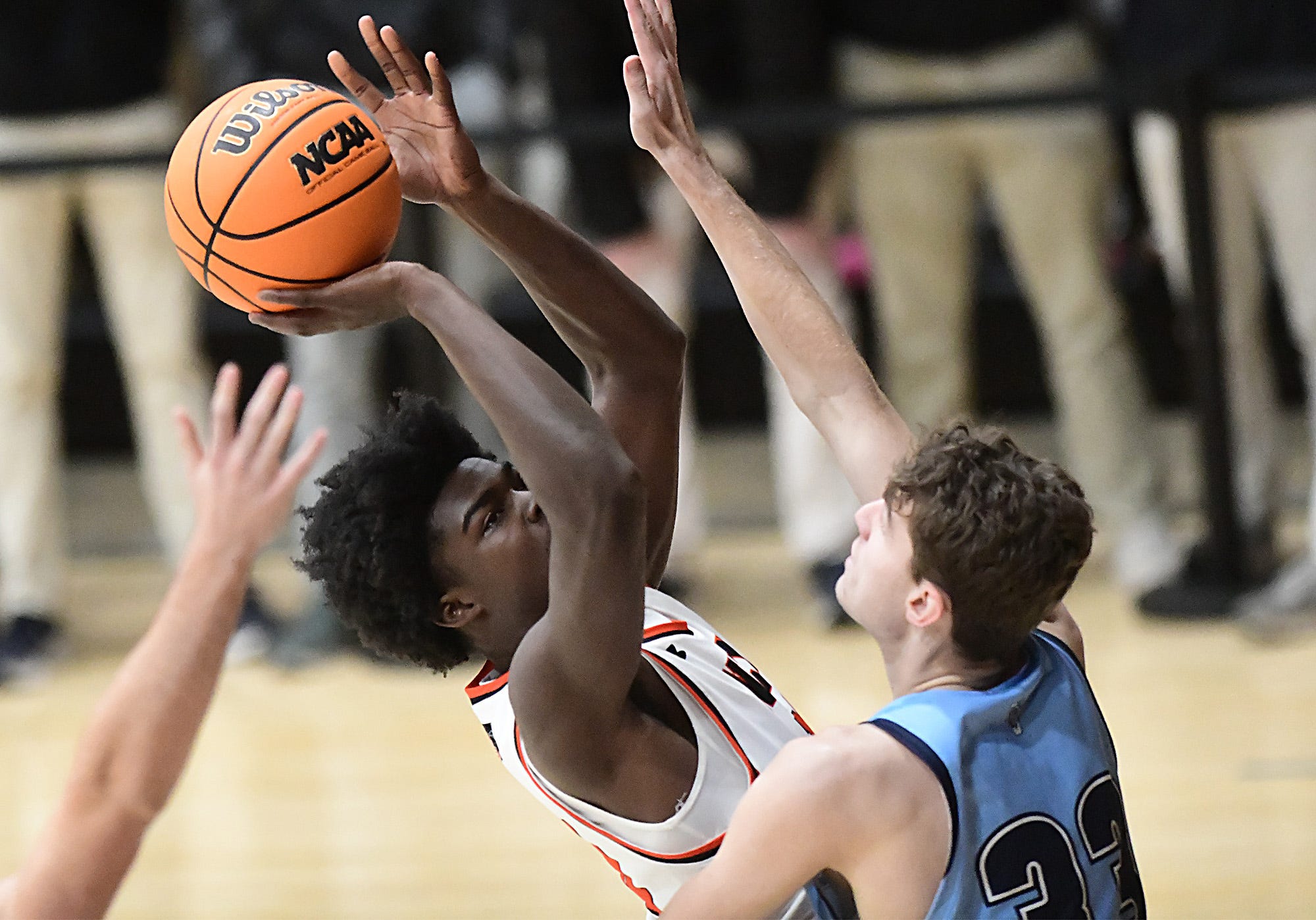Hoggard basketball puts end to New Hanover's 71-game conference win streak