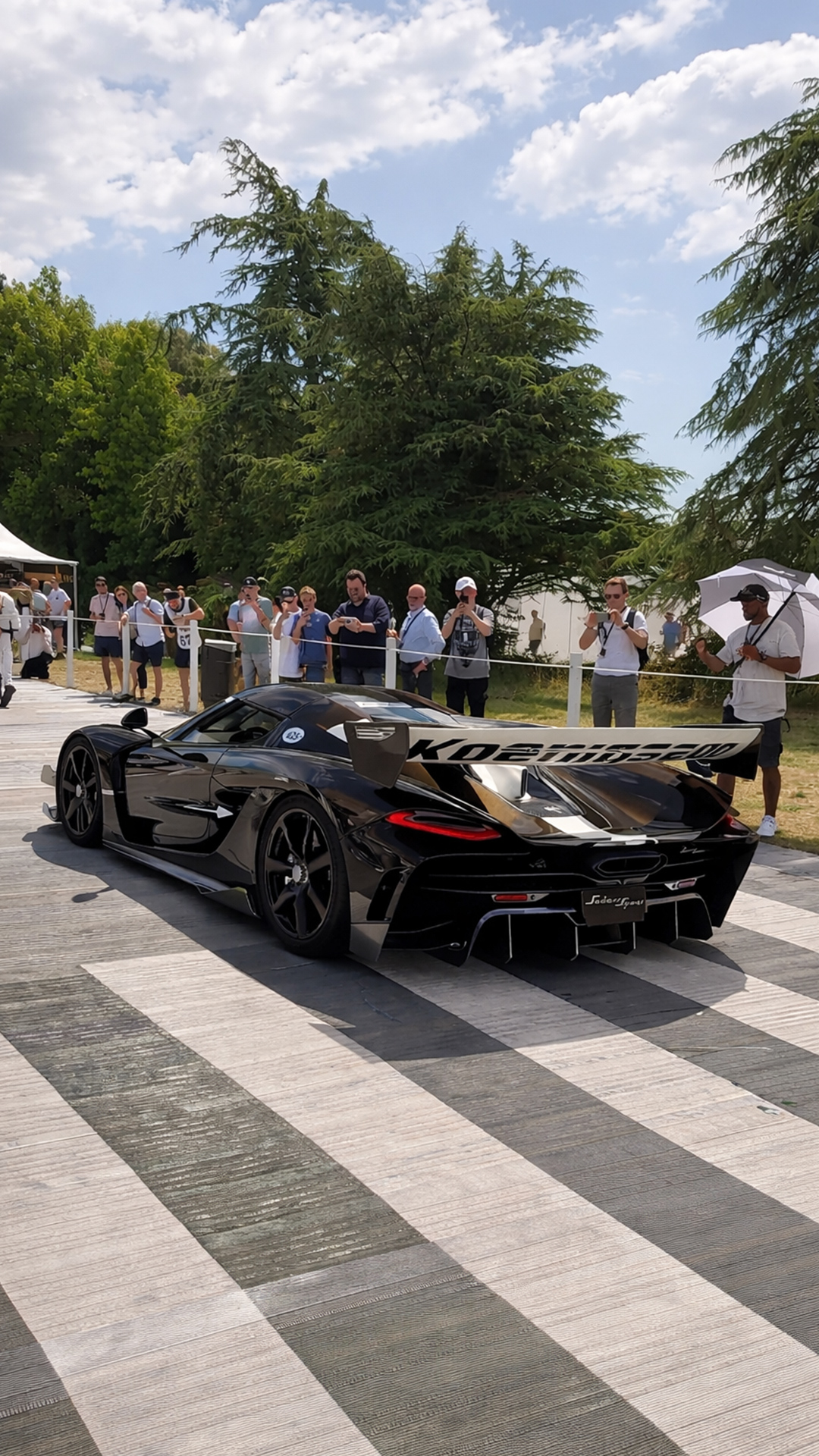 Koenigsegg schittert op de catwalk