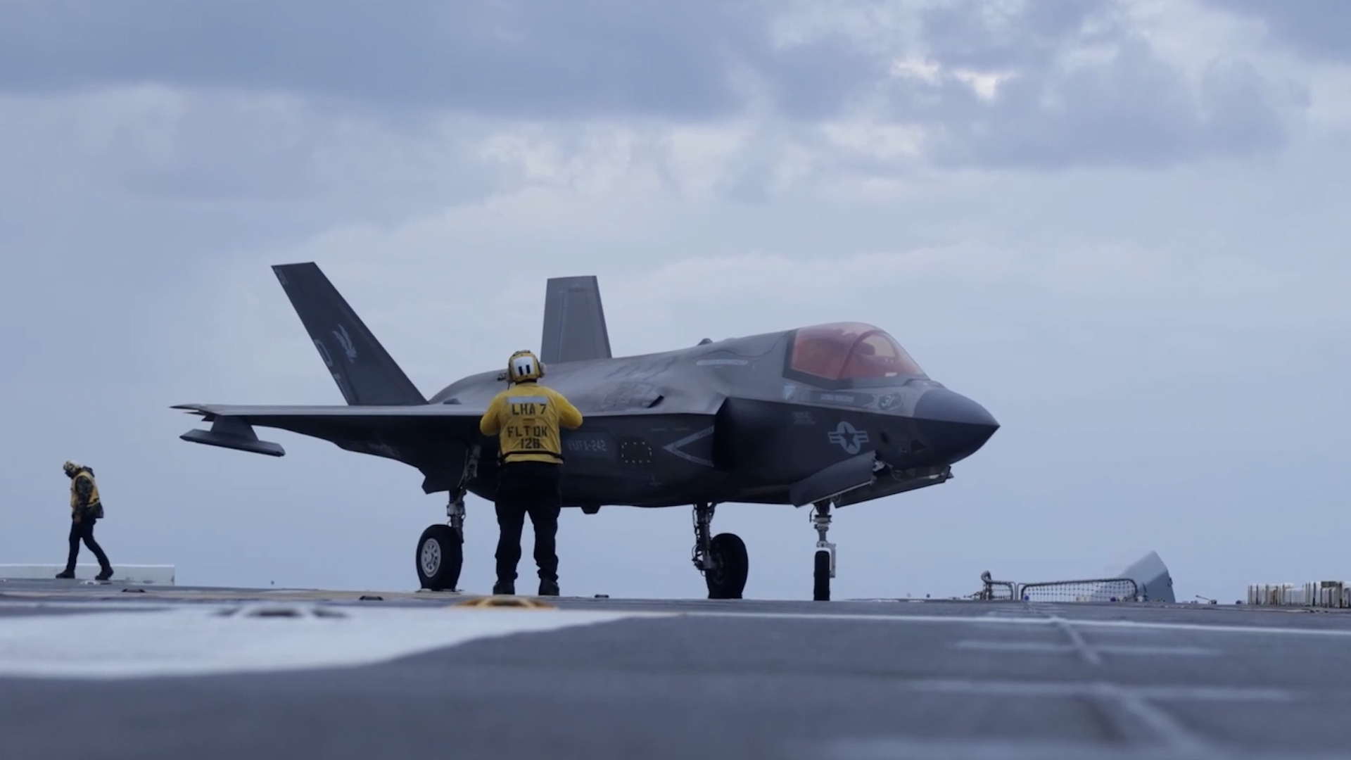 So starten Marines Kampfjets von der USS Tripoli