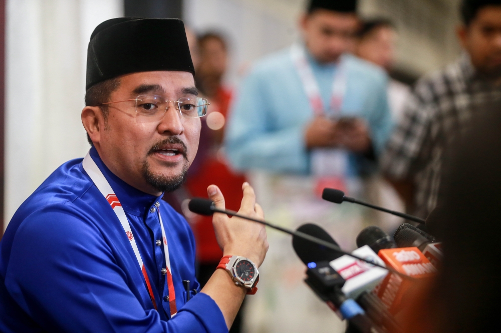 Umno has yet to decide on working with Pakatan in next general election ...