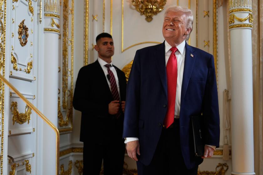 El teléfono dorado de Trump Mobile sigue sin aparecer