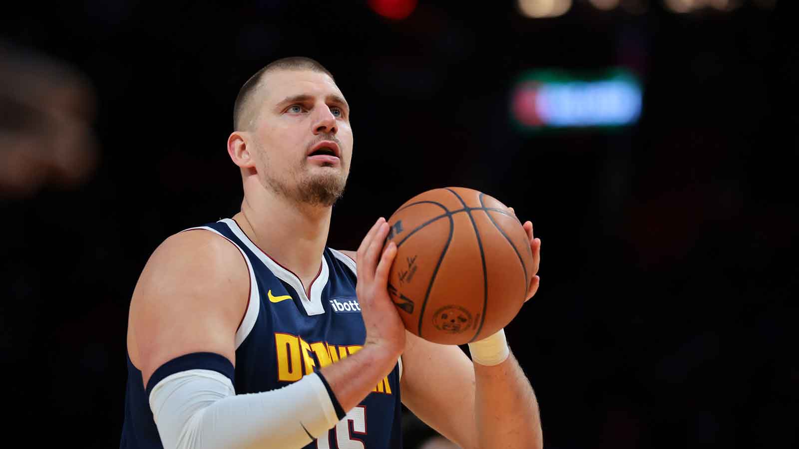 Watch Nuggets’ Nikola Jokic finally try a Taco Bell quesarito