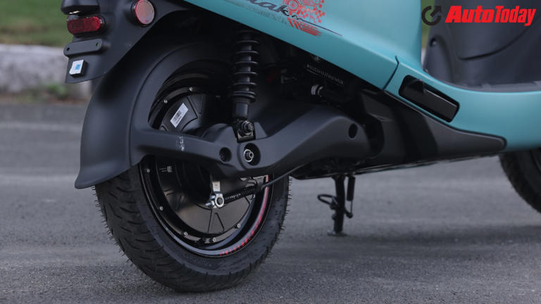 Bajaj Chetak C25 review, first ride: Most affordable variant in the ...