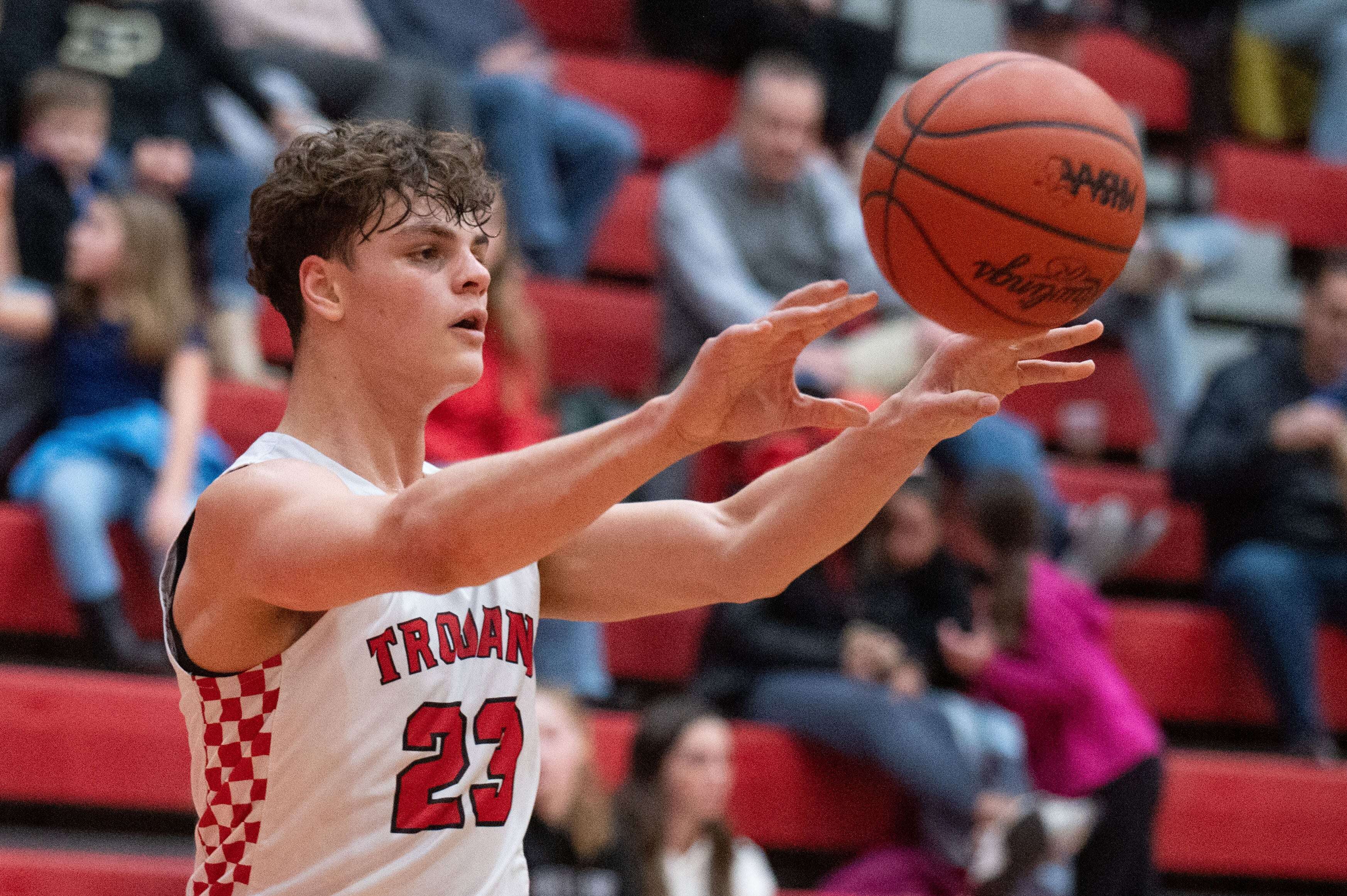 Ann Arbor-area boys hoops highlights: Rivalry upset steals the spotlight