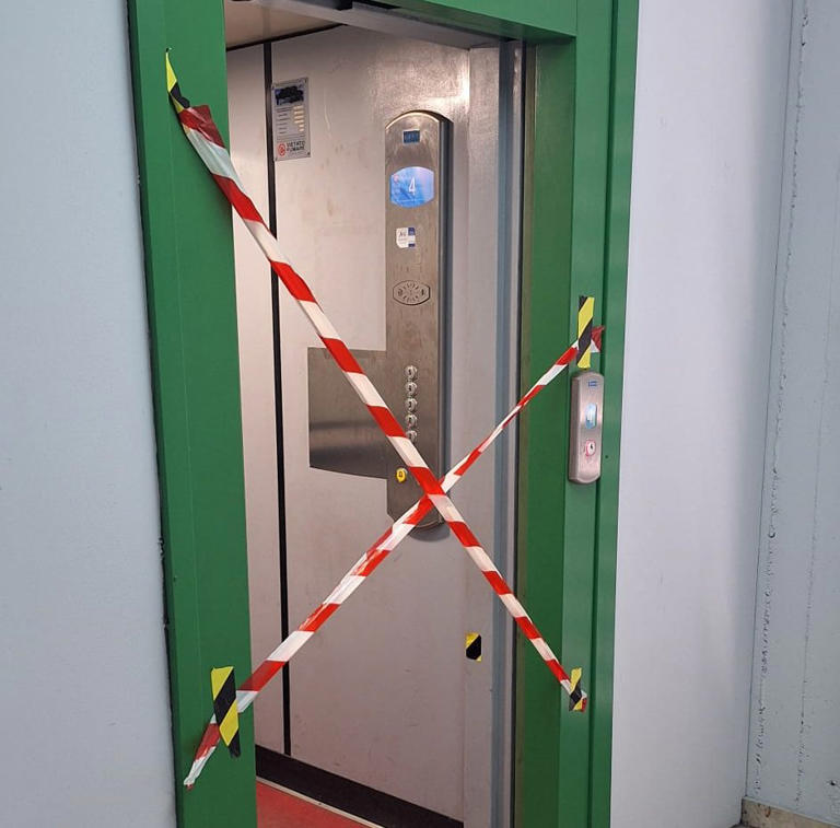 Ascensori guasti al Cavallotti da più di un mese. Grillo: Al via i lavori