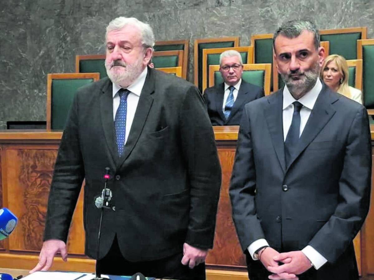 Decaro apre il paracadute per Emiliano: fuori dalla giunta, ma ...