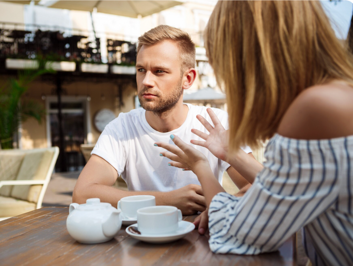 13 people revealed friendship red flags that eventually ruined everything