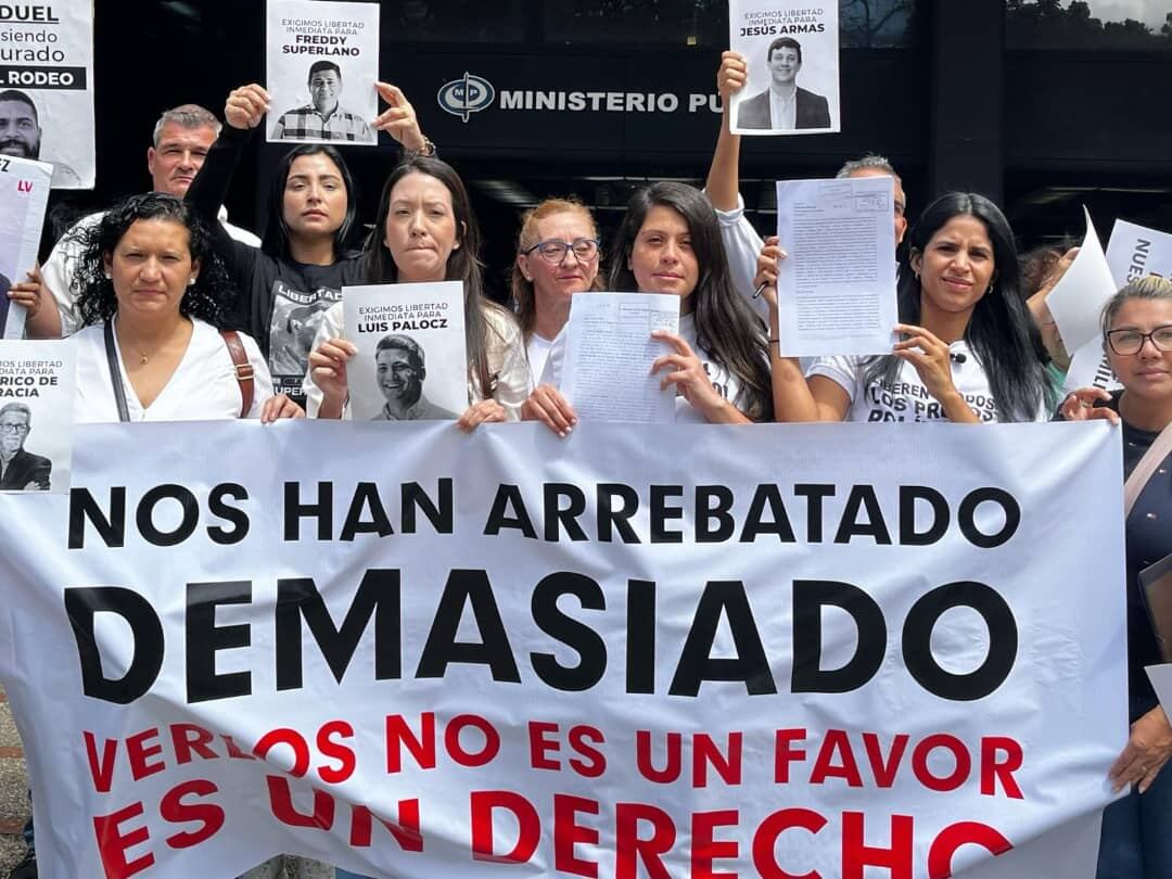 Venezuela sigue siendo una dictadura: Andreína Baduel, hija del general ...