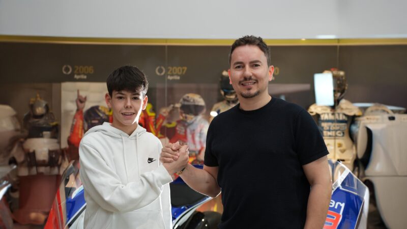 MotoGP, Jorge Lorenzo imite Valentino Rossi avec une nouvelle école de ...