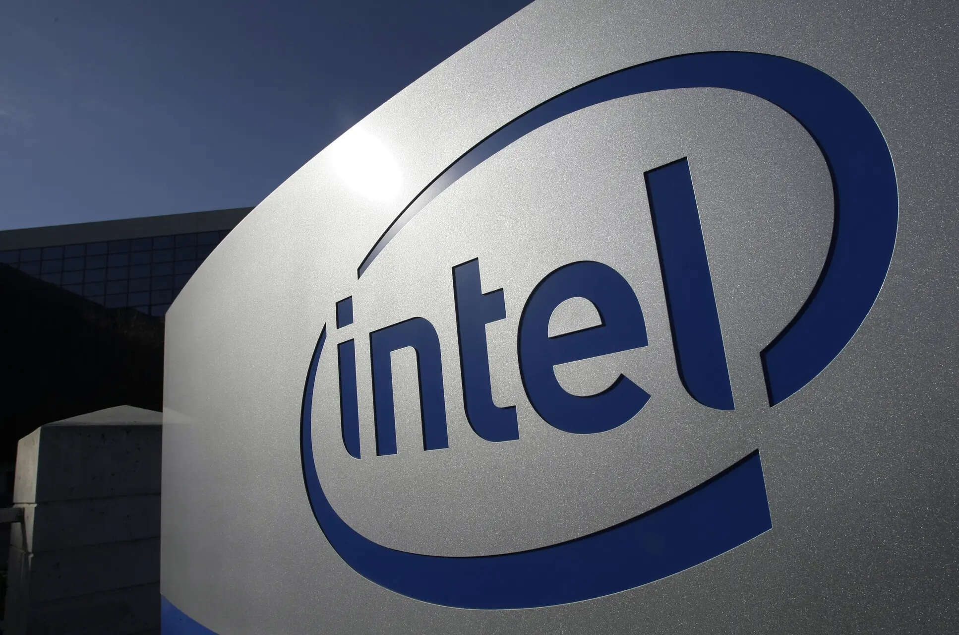 Intel hires former Qualcomm and AMD GPU architect Eric Demers: Read his ...