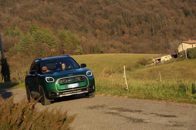 Da Milano a Cortina in Mini Countryman: il road trip d’inverno che ...