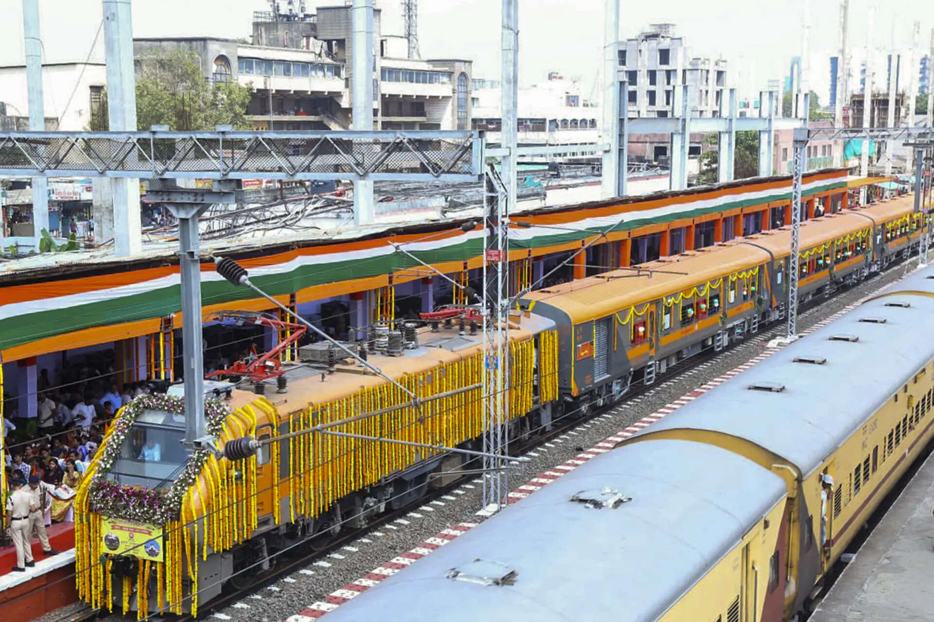 PM Modi flags off 4 Amrit Bharat Express trains, adds Rs 3,250 crore ...