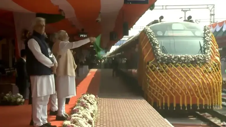 India gets its first Vande Bharat sleeper; PM Modi flags off Howrah ...
