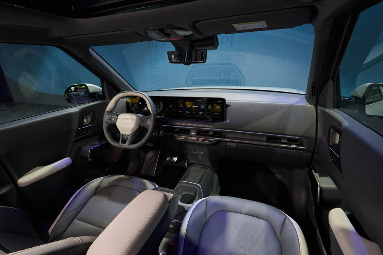 Nuova KIA EV2, interni e bagagliaio della piccola coreana elettrica