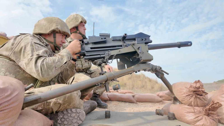 Vatan savunmasının kahramanları zorlu eğitimlerden geçiyor