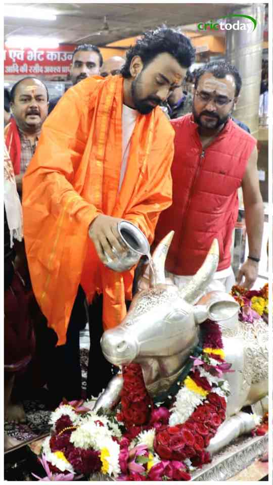Virat Kohli attends Bhasma Aarti at Mahakaleshwar Temple in Ujjain