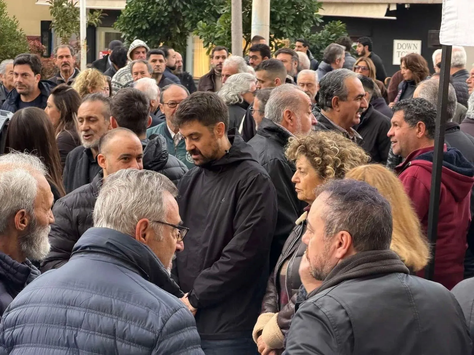 Συγκίνηση στο τελευταίο αντίο στον Γιάννη Ξυλούρη (Ψαρογιάννη ...