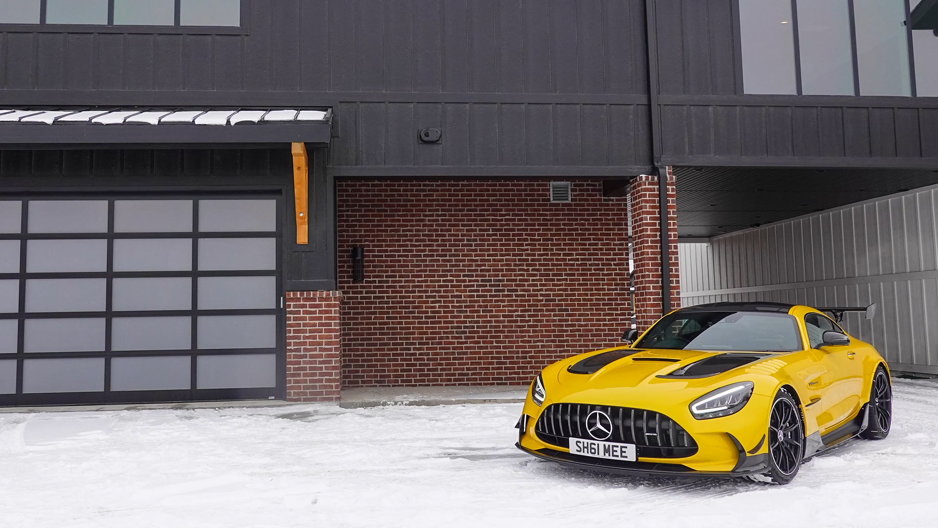 AMG GT Black Series meets winter garage