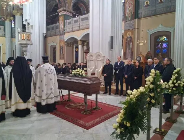Ηράκλειο: Με μαντολίνα και λαούτα το τελευταίο «αντίο» στον Γιάννη ...