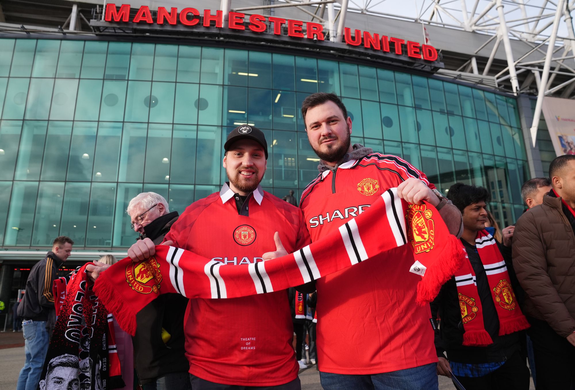 Amad Diallo’s goal is ruled out for offside as hosts pile on pressure