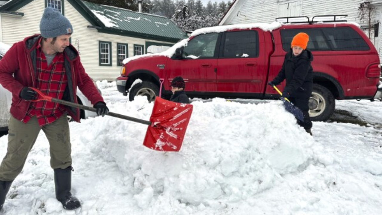 12-state snowstorm hits Deep South to New England crippling millions of ...