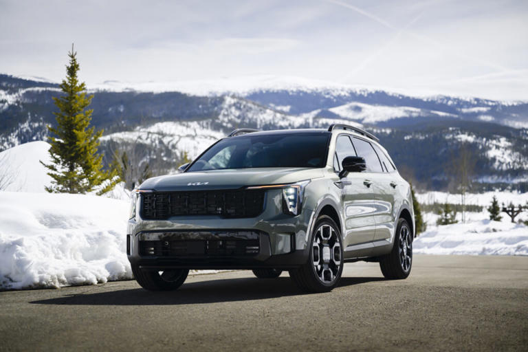 Kia gave the new Sportage 11 shades of grayscale and almost no color