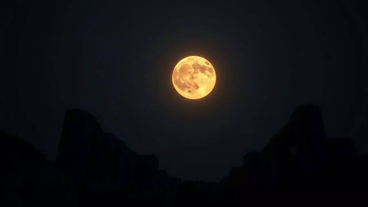 Moon phase today (January 18, 2026): New moon calls for release, let go ...