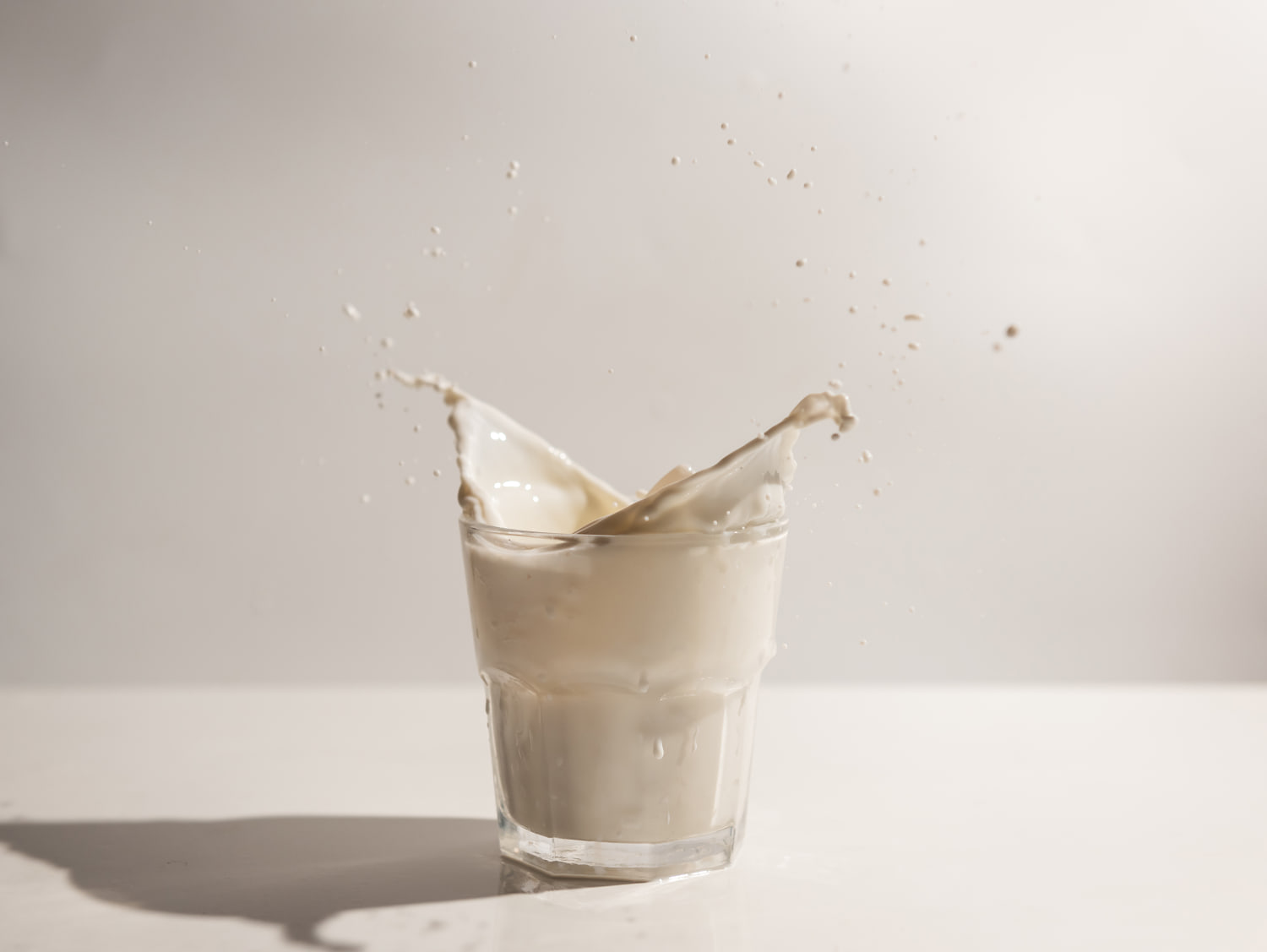 The top 2 healthiest milk options with the most protein and calcium ...