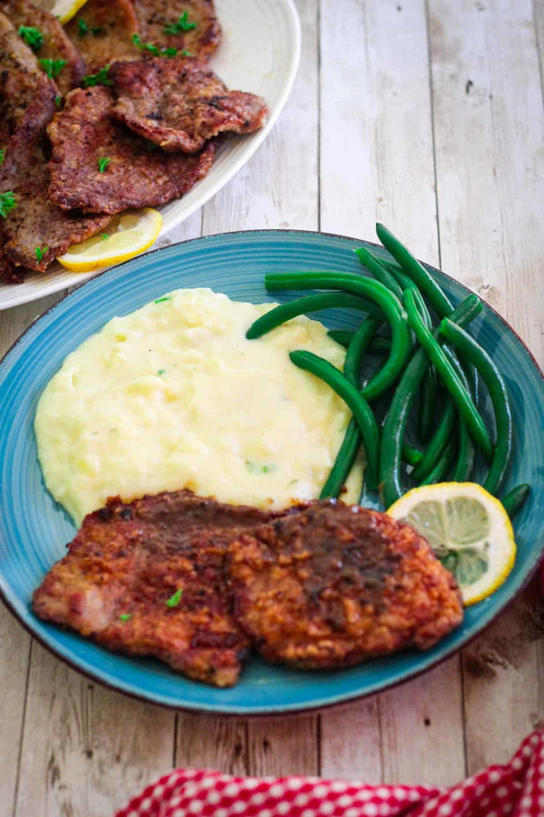 Veal Scallopini (Kotoleta Viçi)