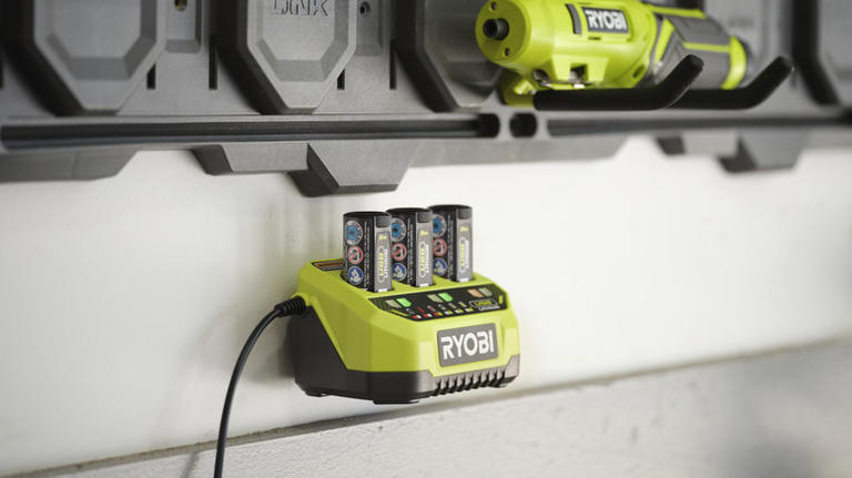 How to check the charge level on a Ryobi 4V USB lithium battery