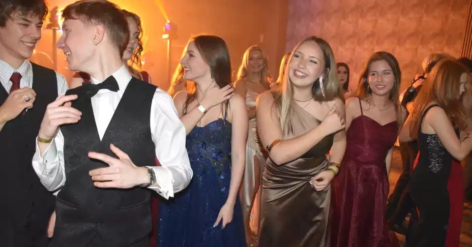 "Rondo" zawsze pierwsze. IV LO otworzyło sezon studniówkowy w Gorzowie