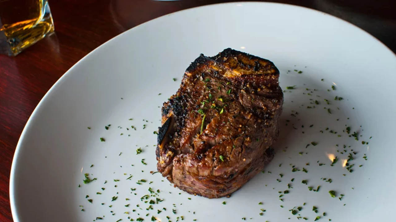 Here are the best and worst things to order at a steakhouse