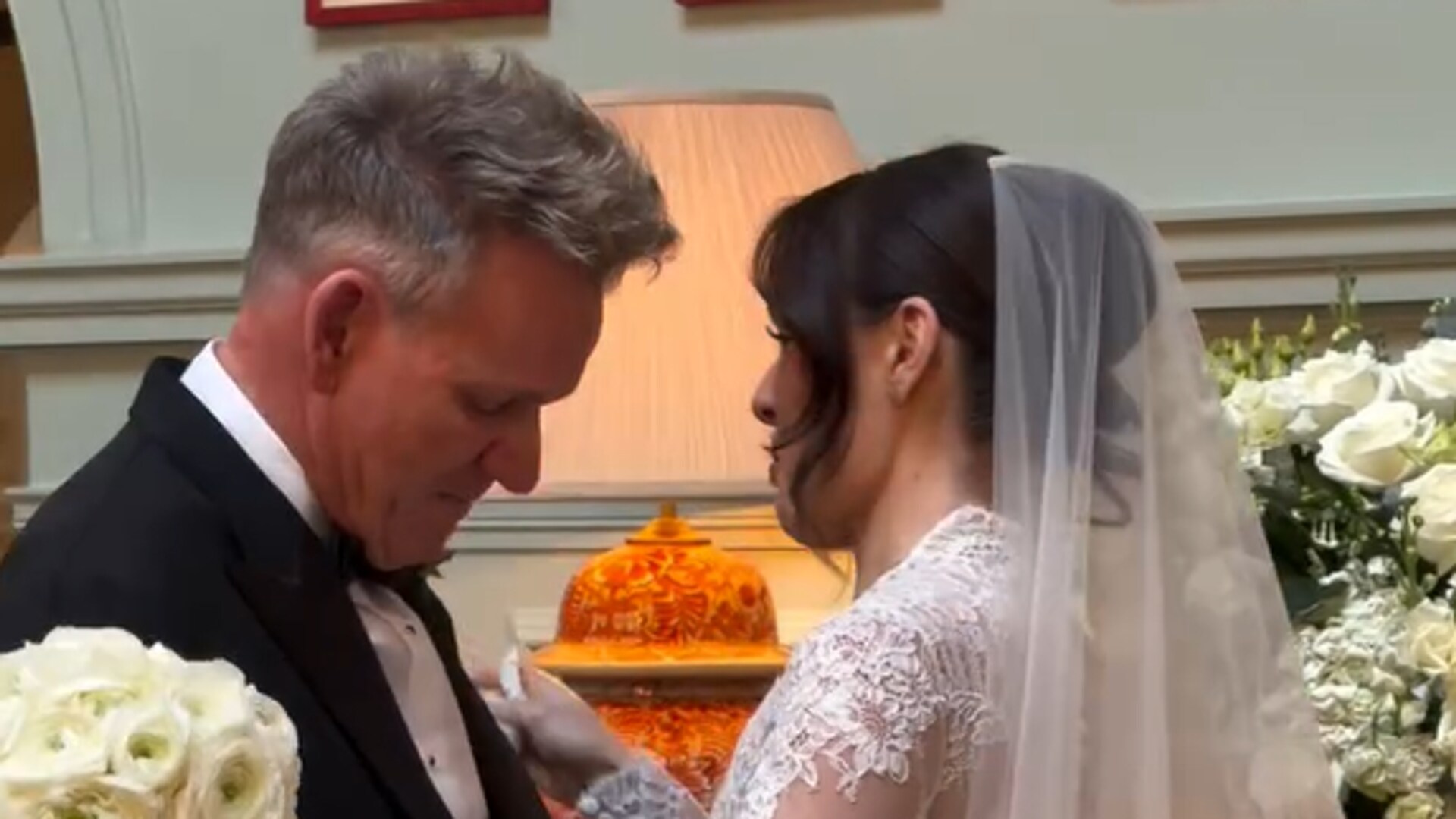 El momento más íntimo de la boda de la hija de Gordon Ramsay sale a la ...