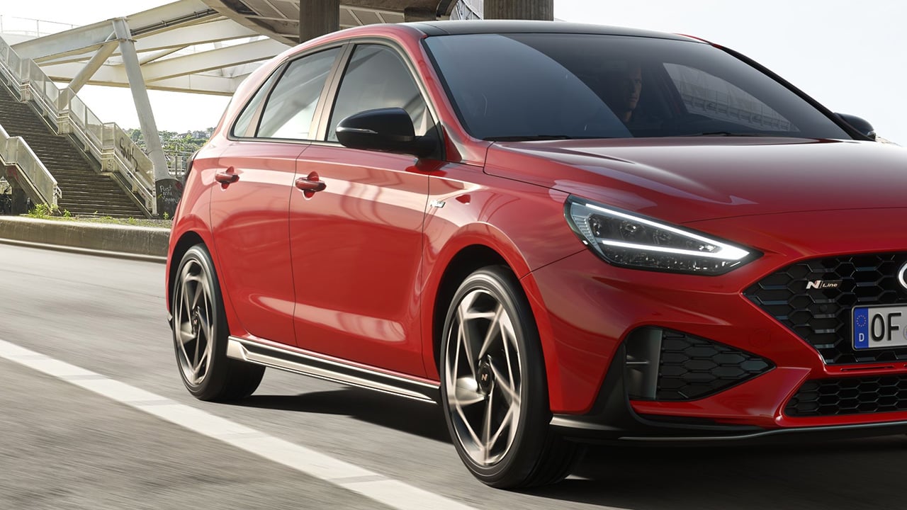 Este rival del SEAT León con etiqueta ECO baja 5.400 € y, además de ser ...