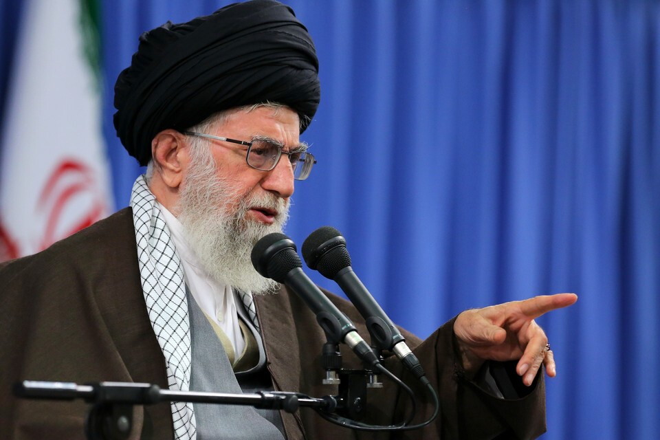Khamenei appare in pubblico: "Trump colpevole per i morti"