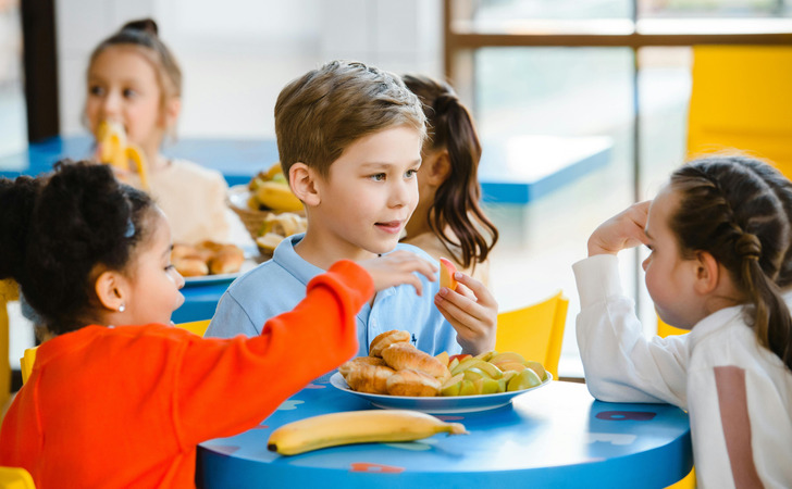 15 acts of kindness that hit different when you’re losing faith