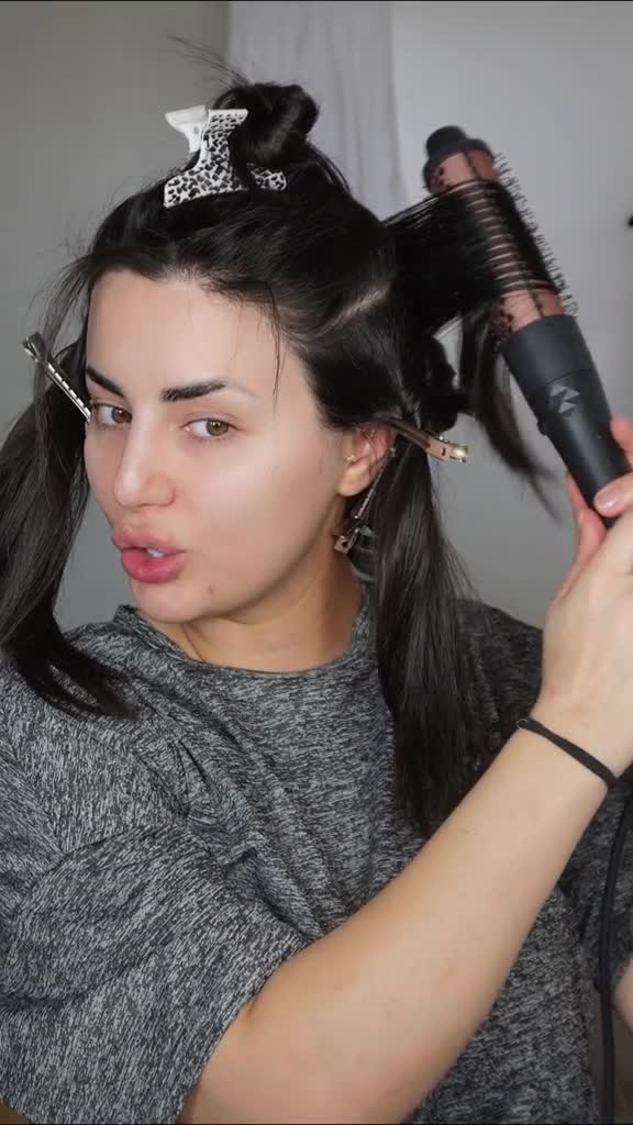 Easy at home bouncy blowout with hot brush curls