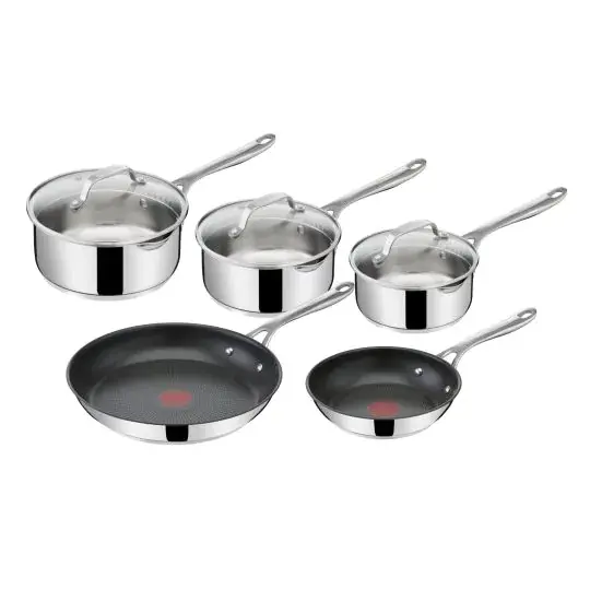 I've been into Jamie Oliver's kitchen - here are the pans he actually ...