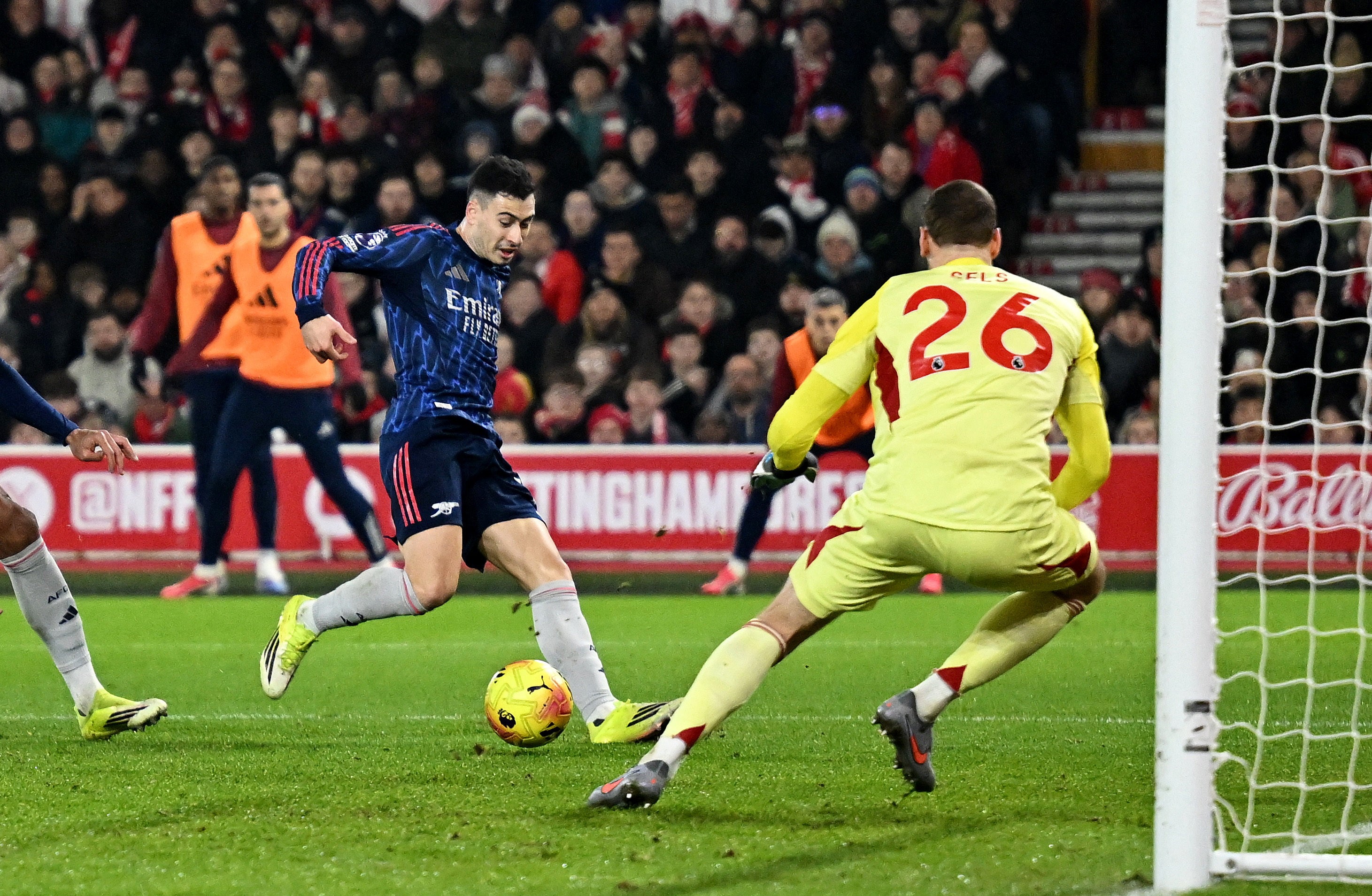 Forest frustrate as Arsenal bid to extend Premier League lead