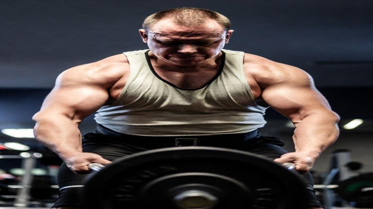 How to lose fat without losing muscle, according to celebrity trainers