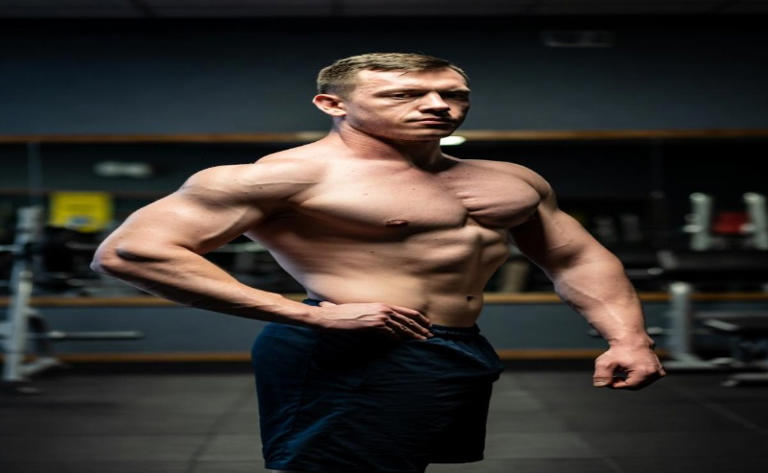 How to lose fat without losing muscle, according to celebrity trainers