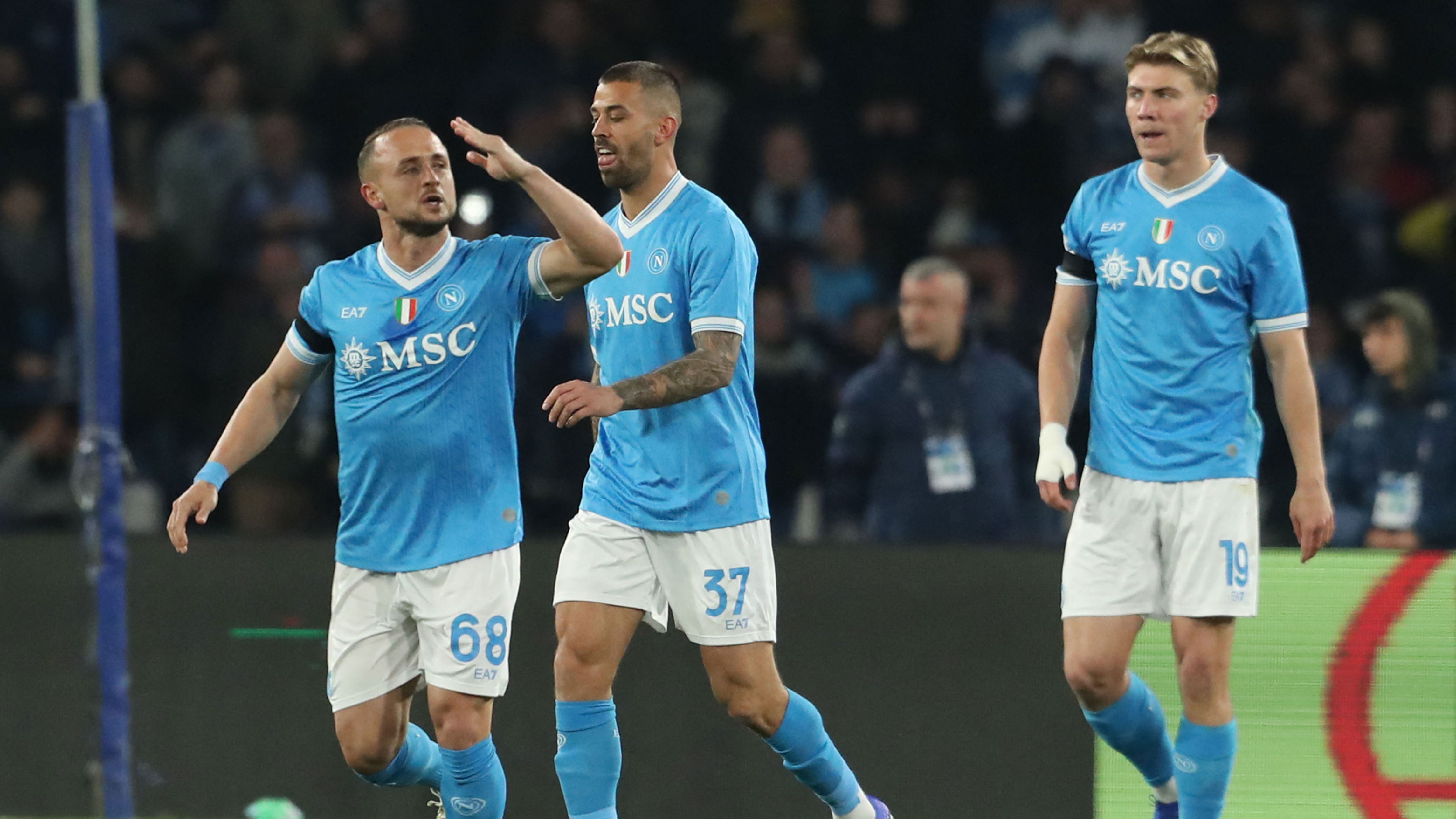 Napoli weet ondanks matig optreden eindelijk weer wat winnen is