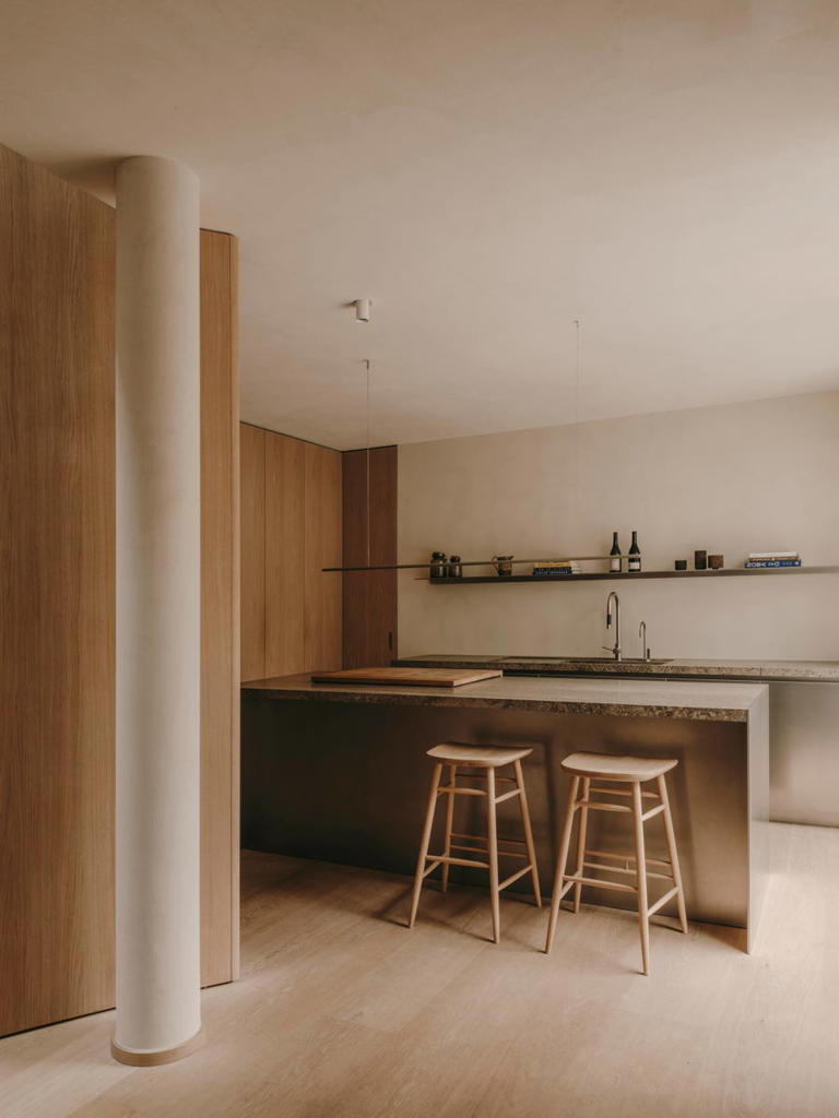 Esta casa con un precioso patio se ha reformado con estilo minimalista ...
