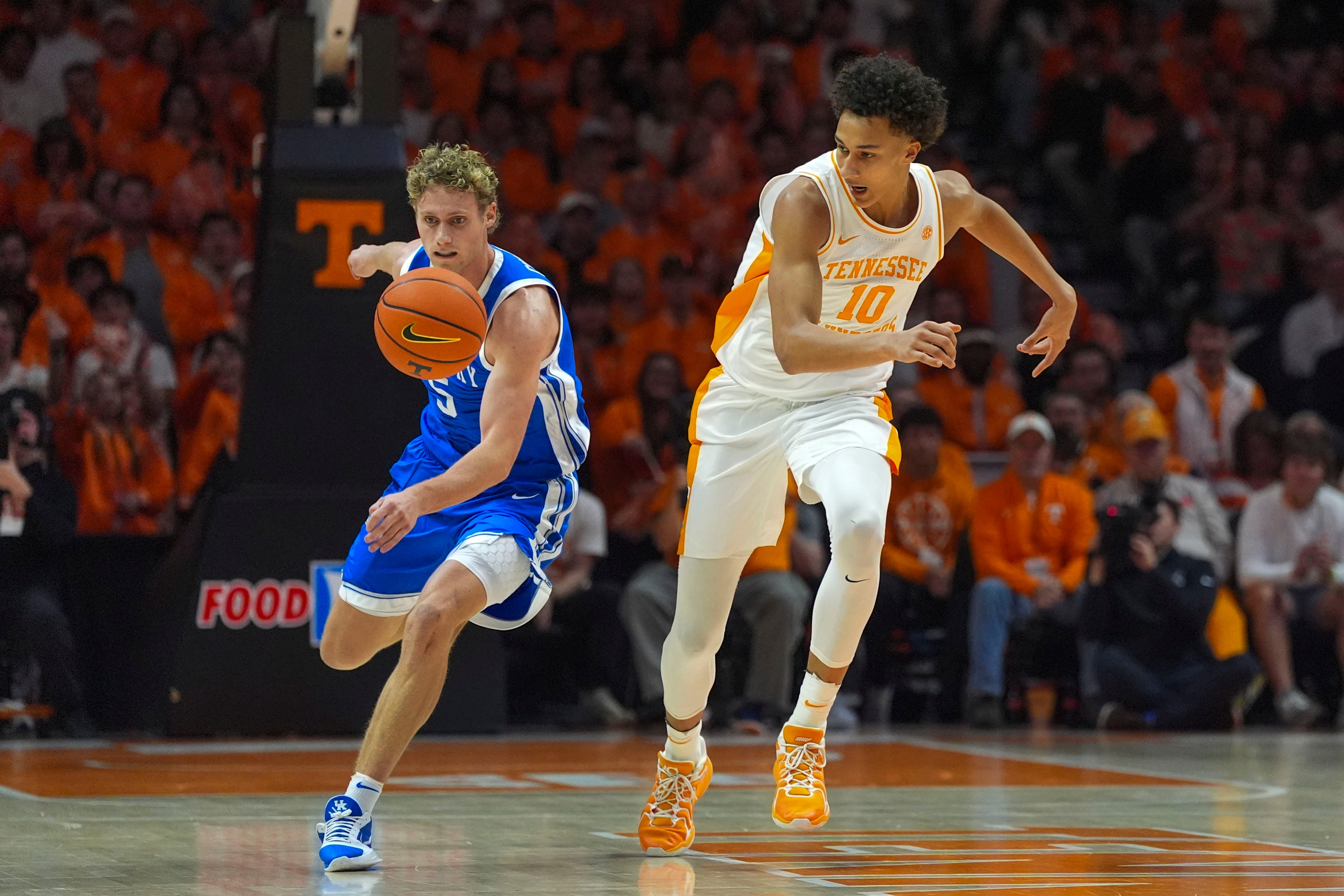 Tennessee falls flat in second half, loses to Kentucky 80-78