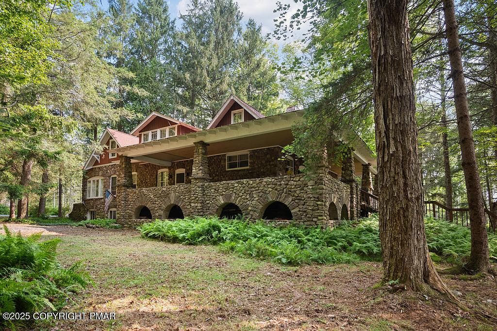 Stunning 1921 stone hunting lodge in Pocono Pines, Pennsylvania with ...