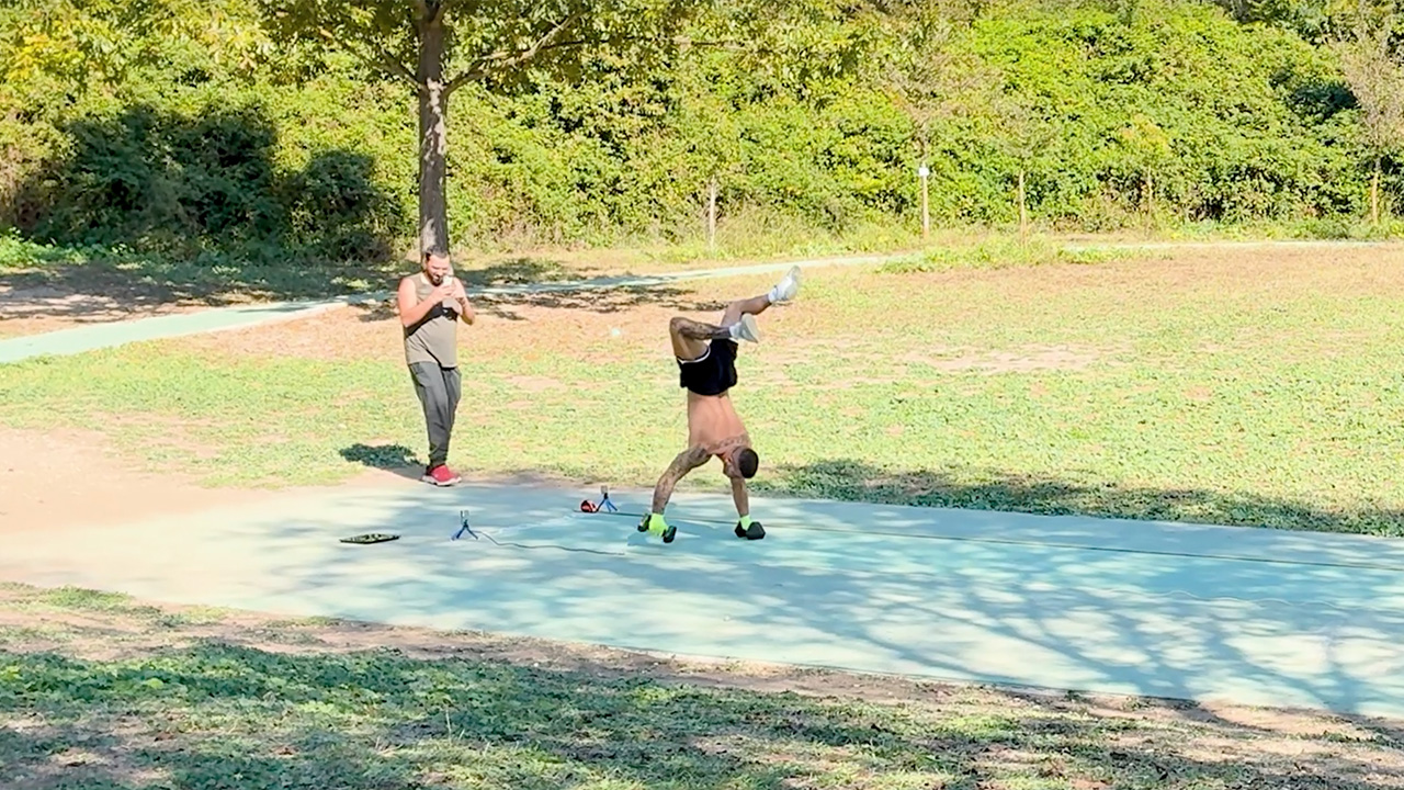 Fastest 10m walking on the hands with 5kg dumbbells - 16.71 seconds by ...