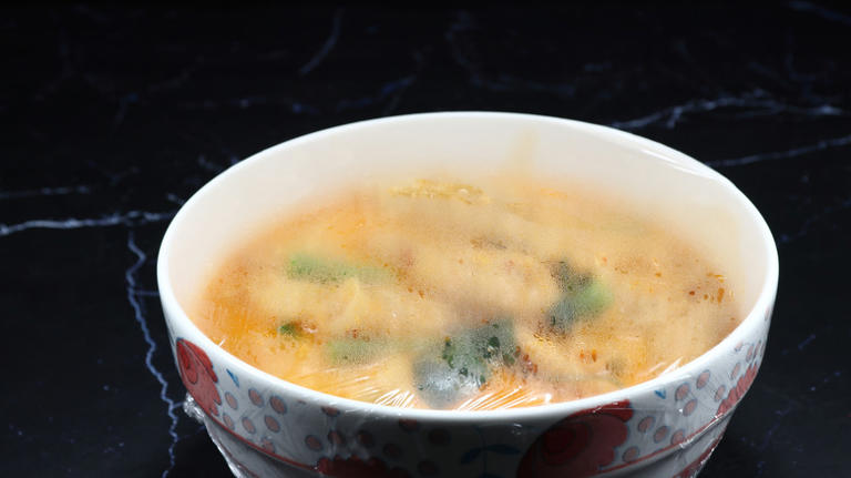 9 mistakes everyone makes with plastic wrap